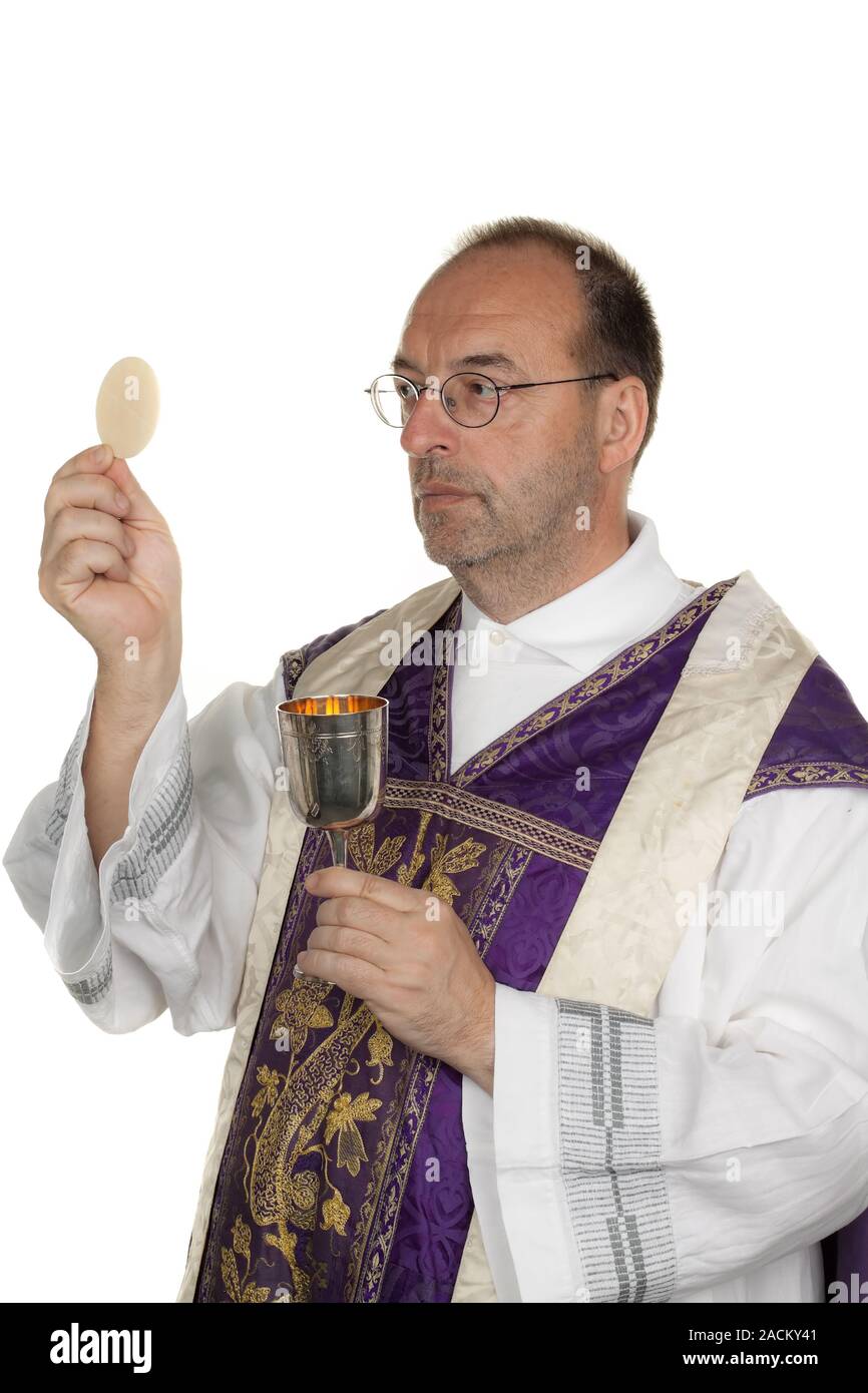 Catholic communion priest hi-res stock photography and images - Alamy