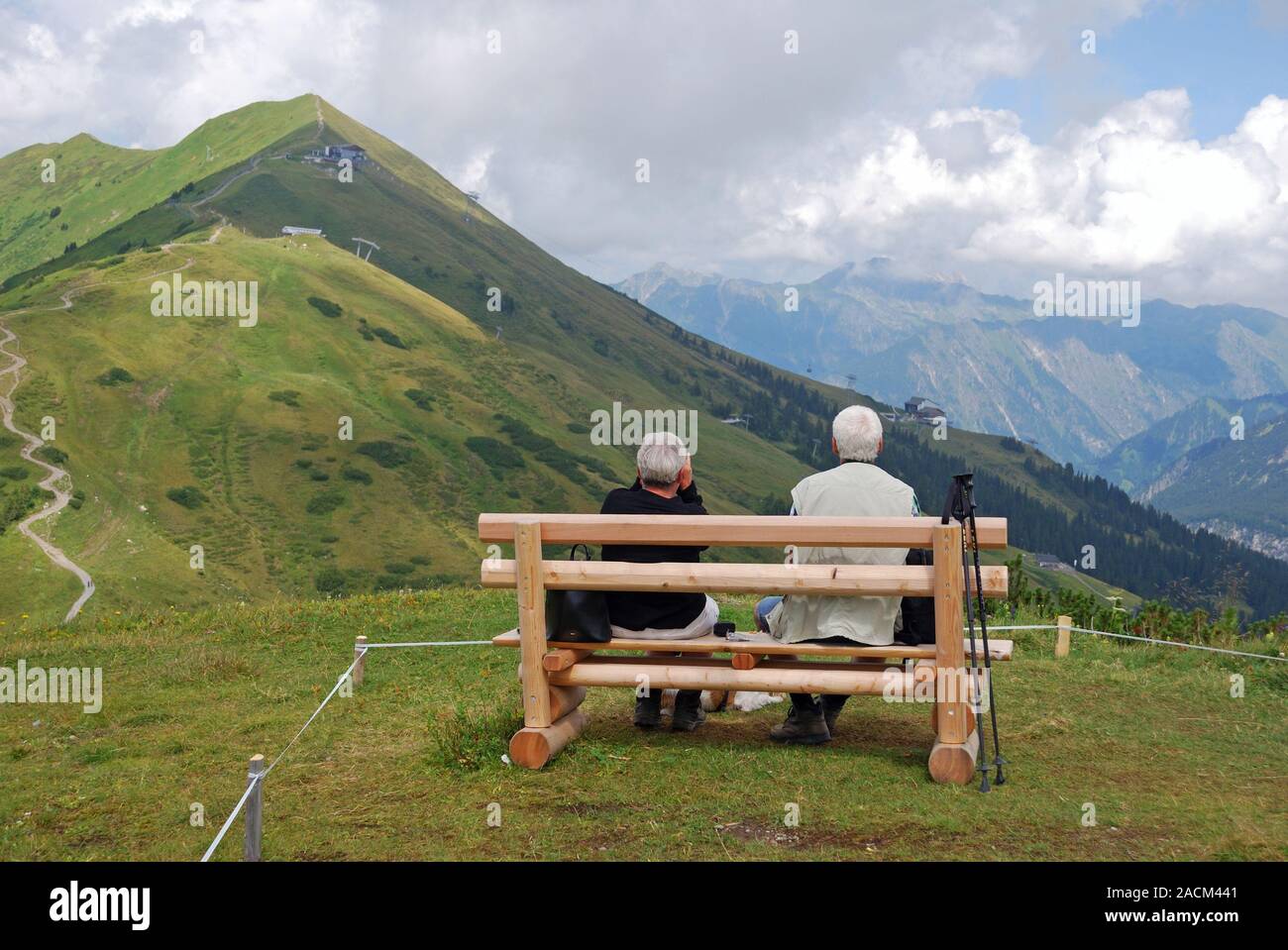 Seniors rest on a bench Stock Photo - Alamy
