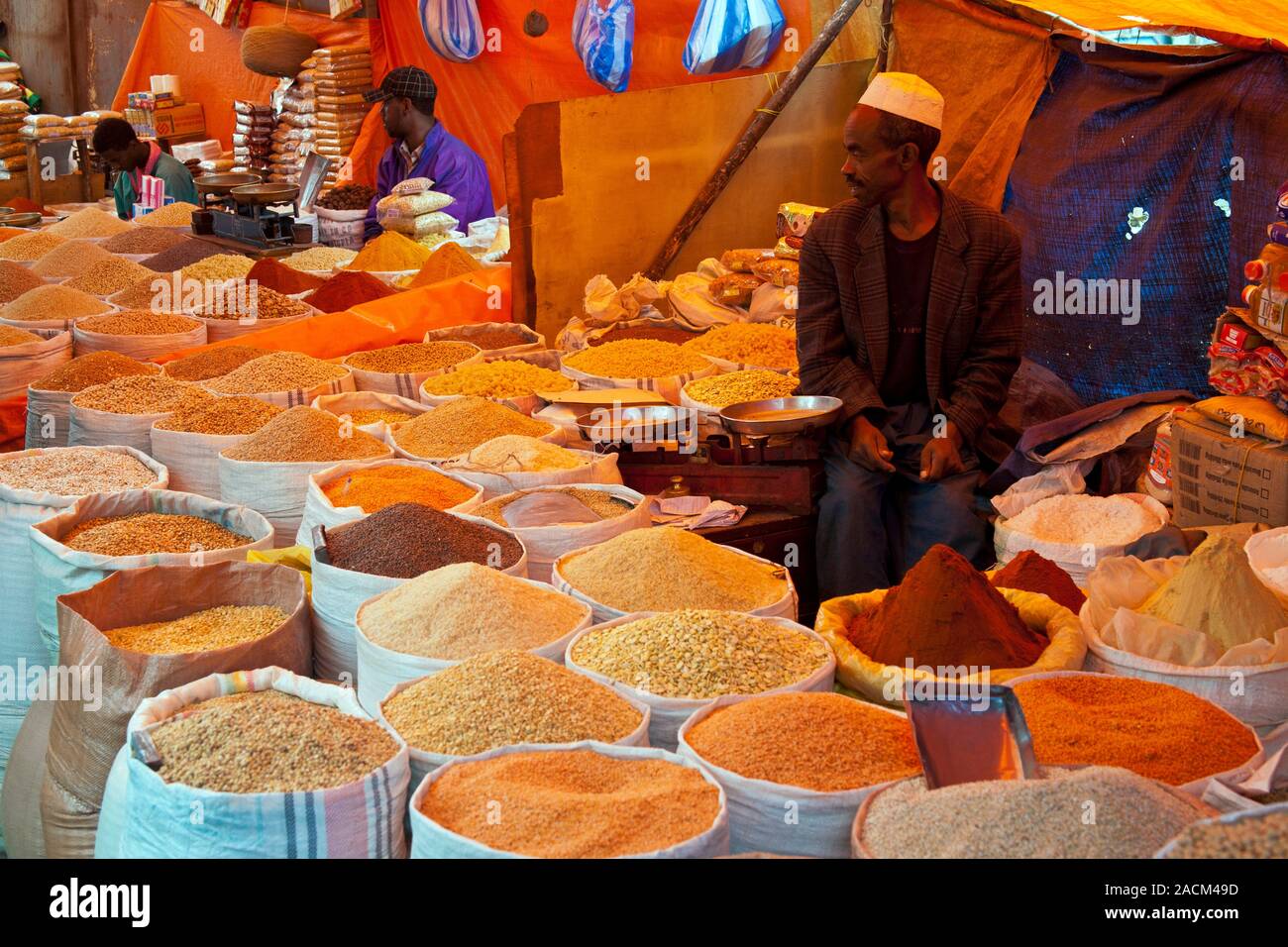 Spice market. Men selling colourful spices from market stalls in Addis ...
