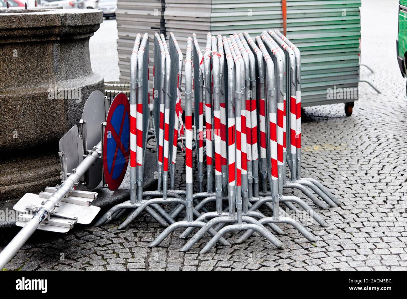 Barrier grid for a road barrier Stock Photo - Alamy