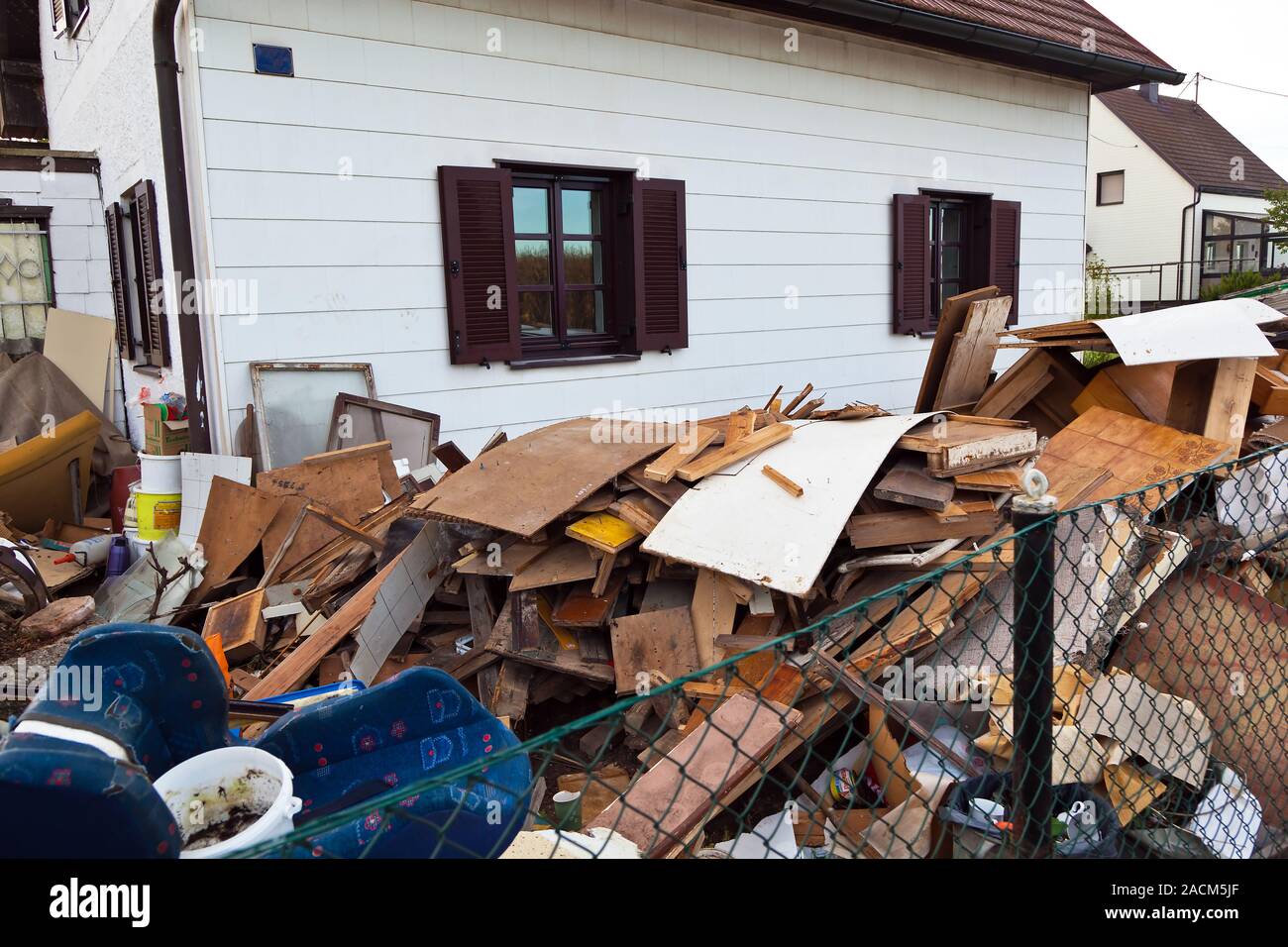 Evacuation of a residential building Stock Photo - Alamy