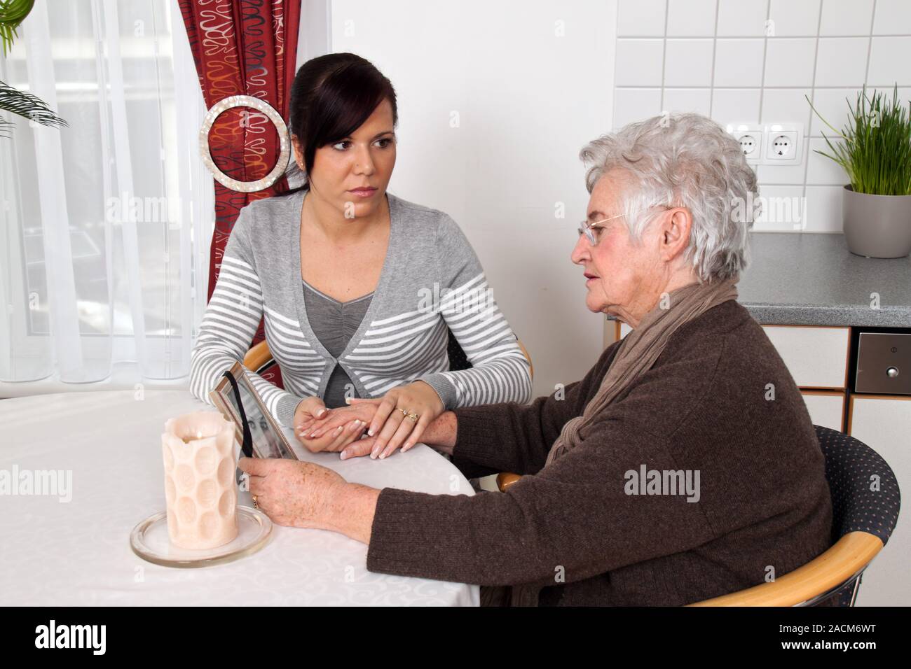 Mourning widow hi-res stock photography and images - Alamy