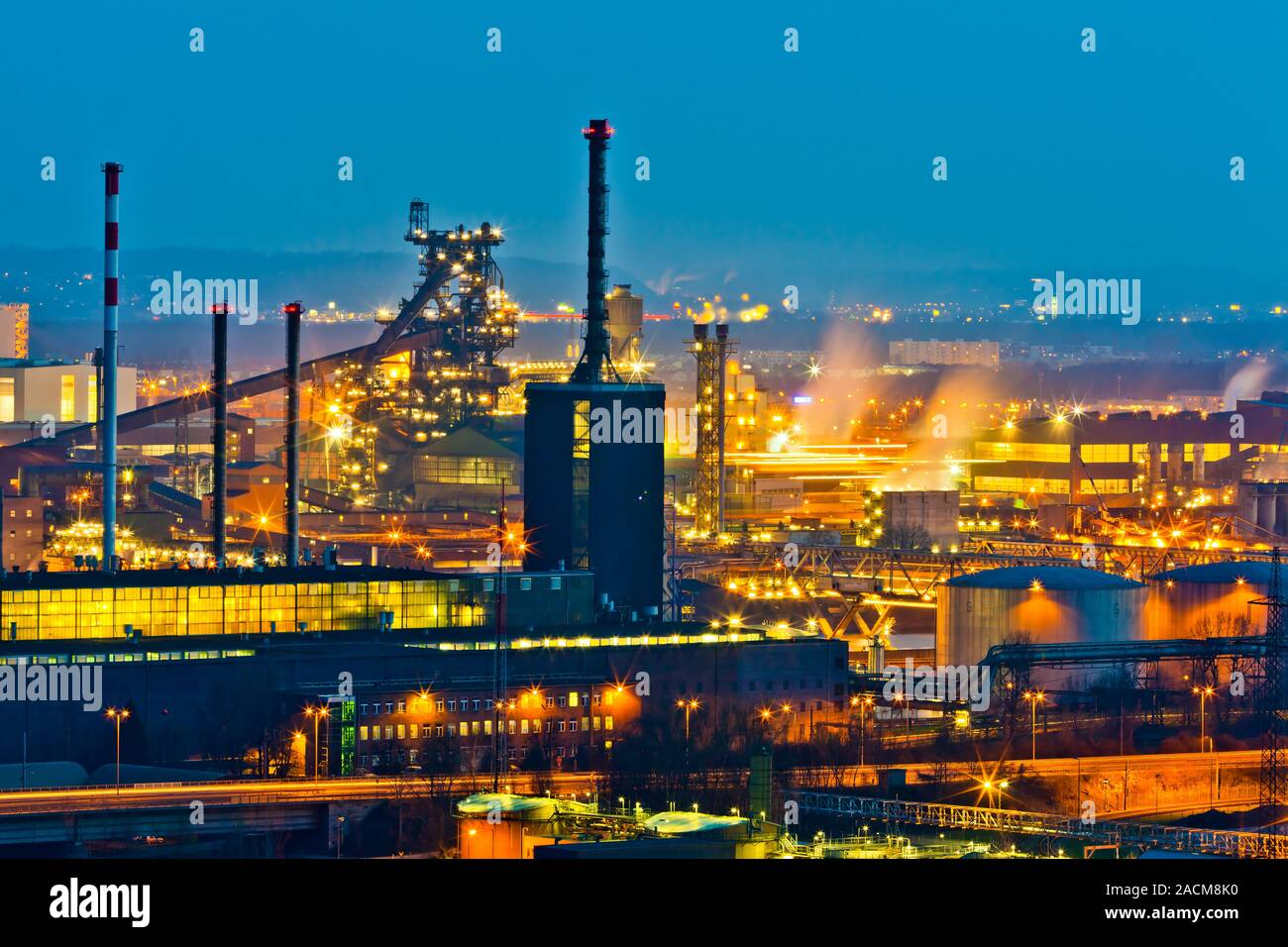 Night industrial hi-res stock photography and images - Alamy
