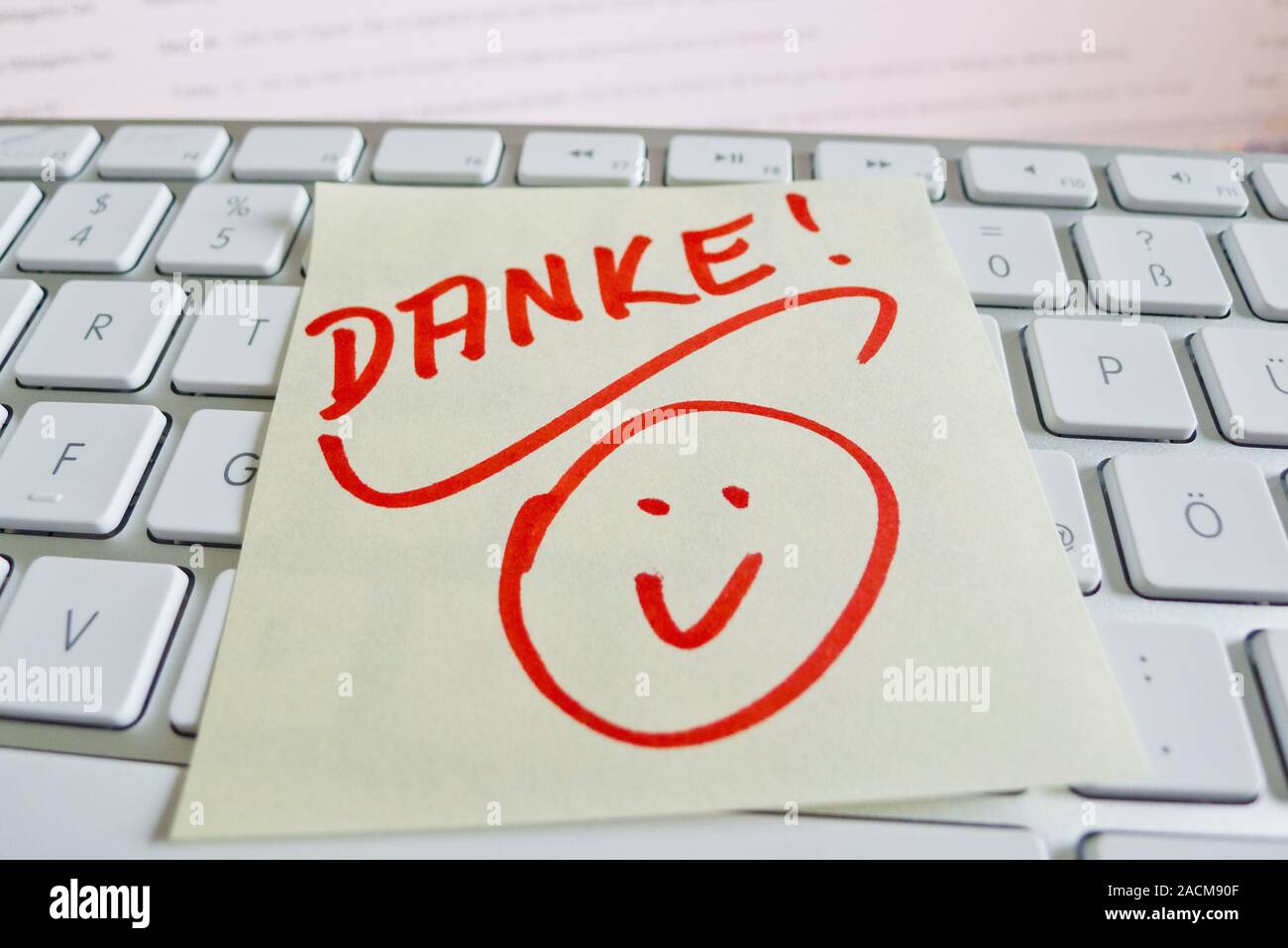 Note on Computer Keyboard: Thank you Stock Photo - Alamy