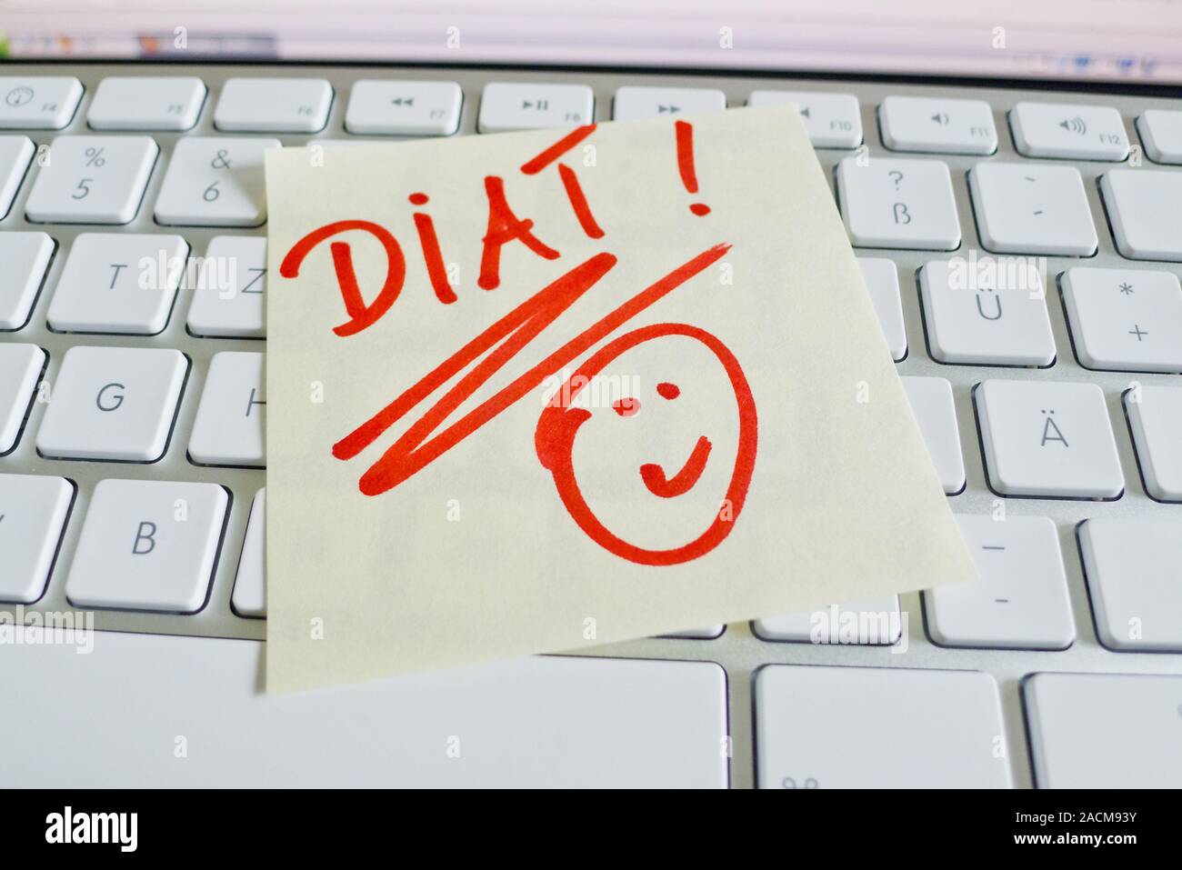 Note on Computer Keyboard: Diet Stock Photo - Alamy