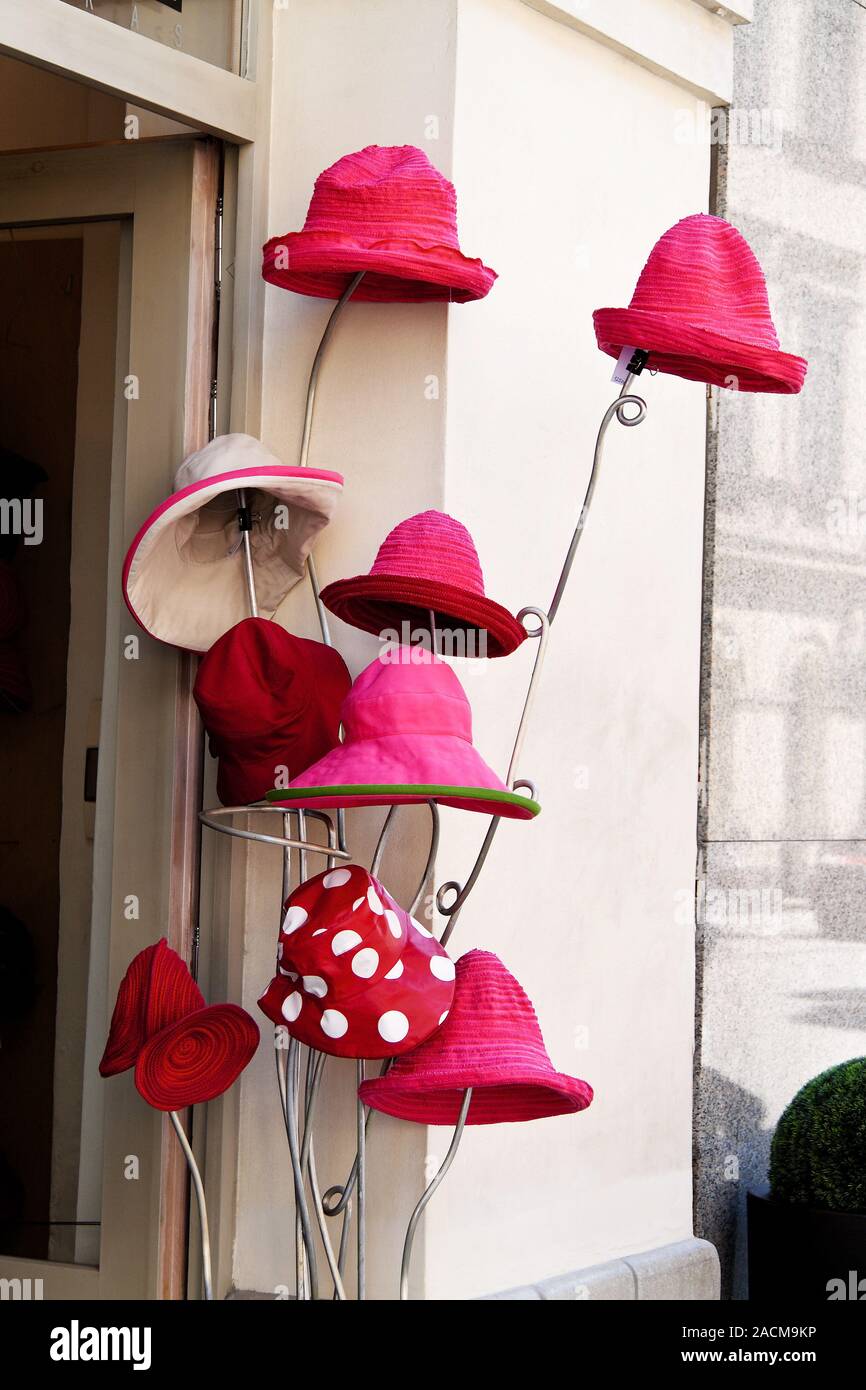 Red shop front hi-res stock photography and images - Alamy
