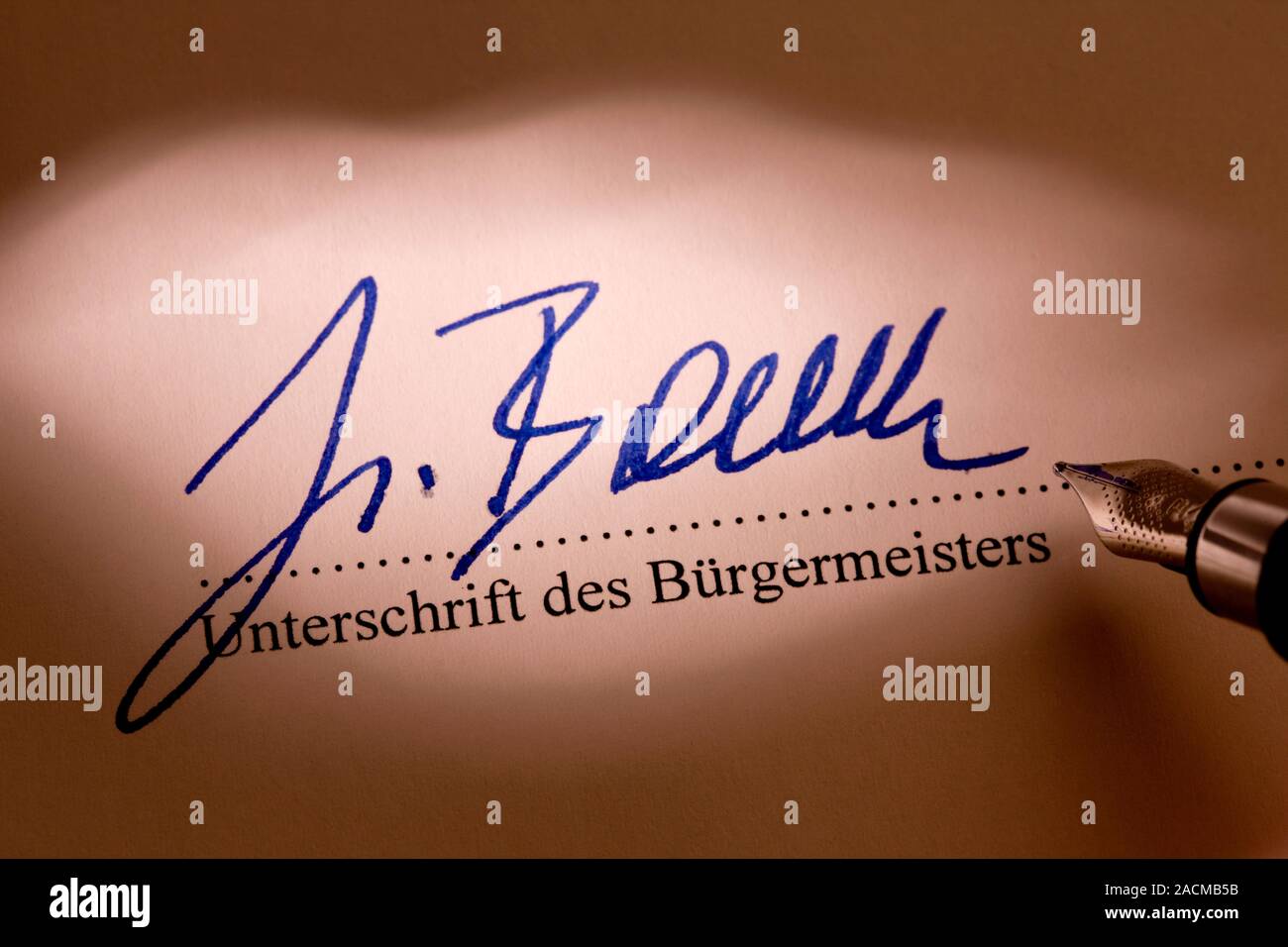 A mayor signs a document Stock Photo - Alamy