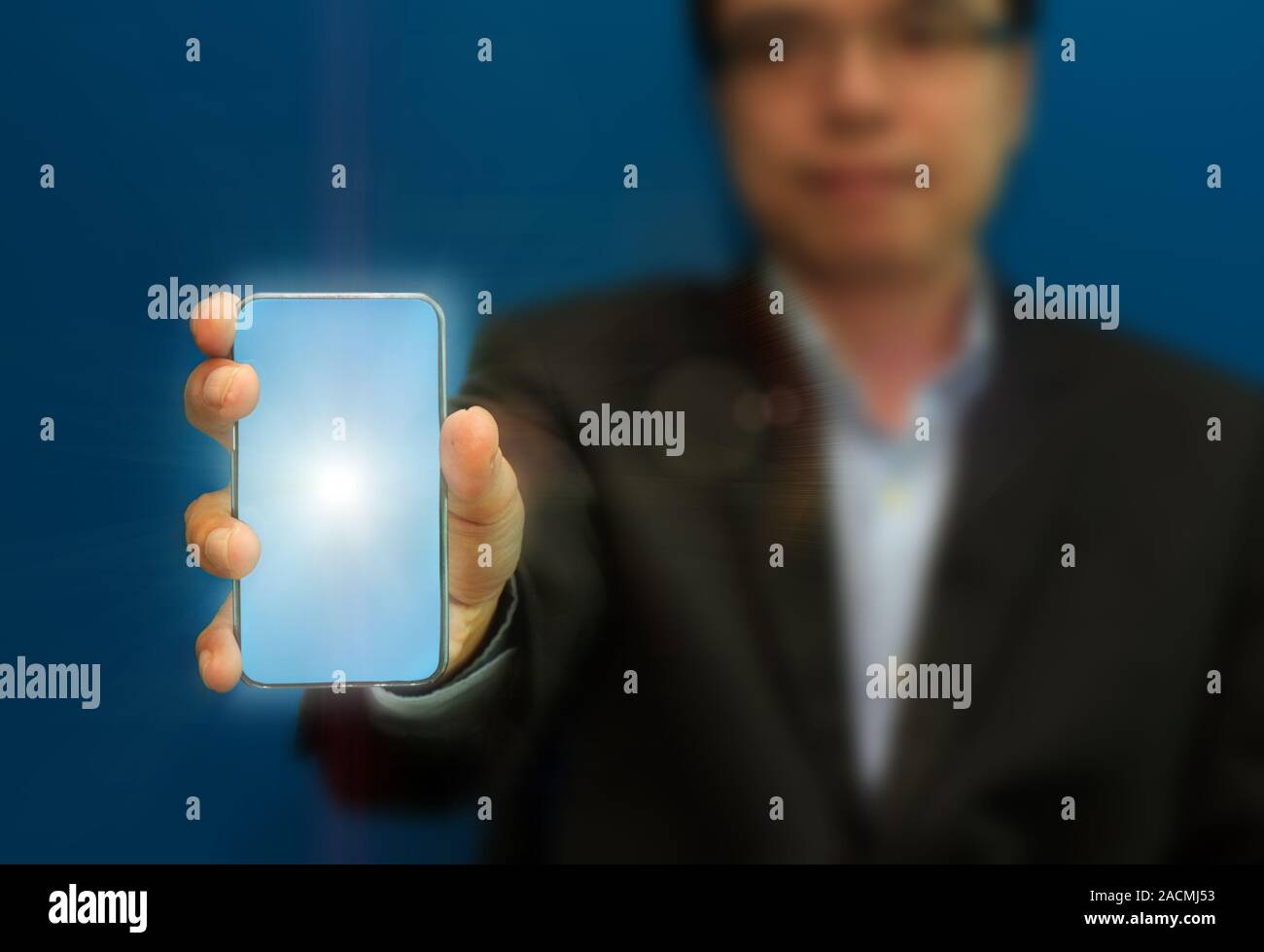 use a mobile phone Stock Photo - Alamy