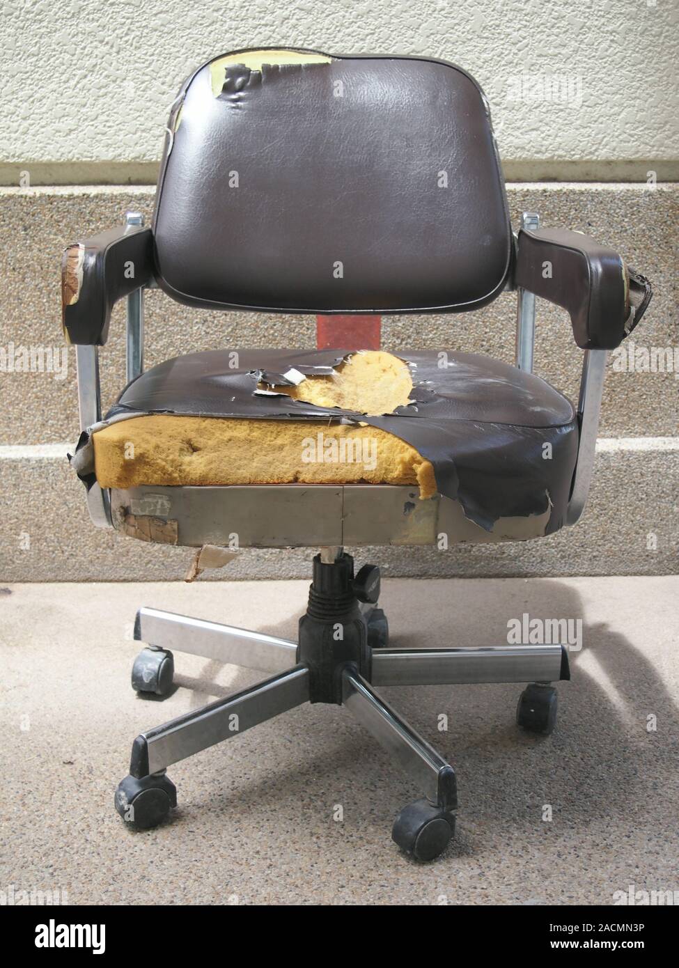 Damaged office chair hi-res stock photography and images - Alamy
