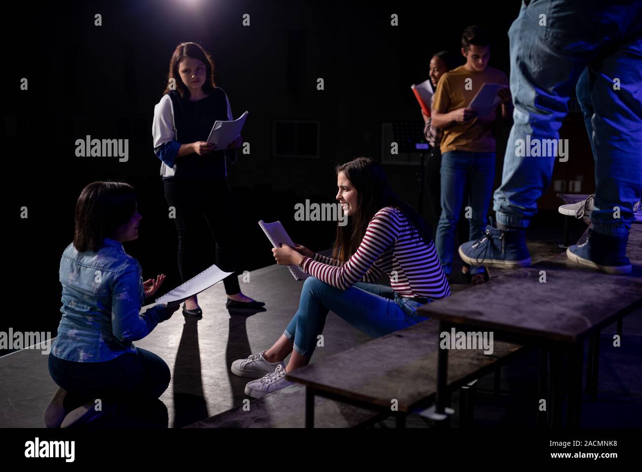 School auditorium singing hi-res stock photography and images - Alamy