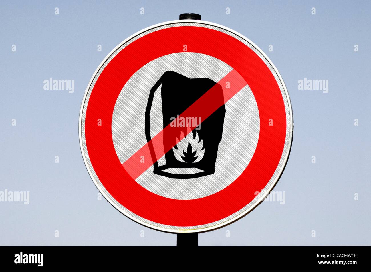 No sky sign. Sign warning people that the use of sky lanterns (chinese ...