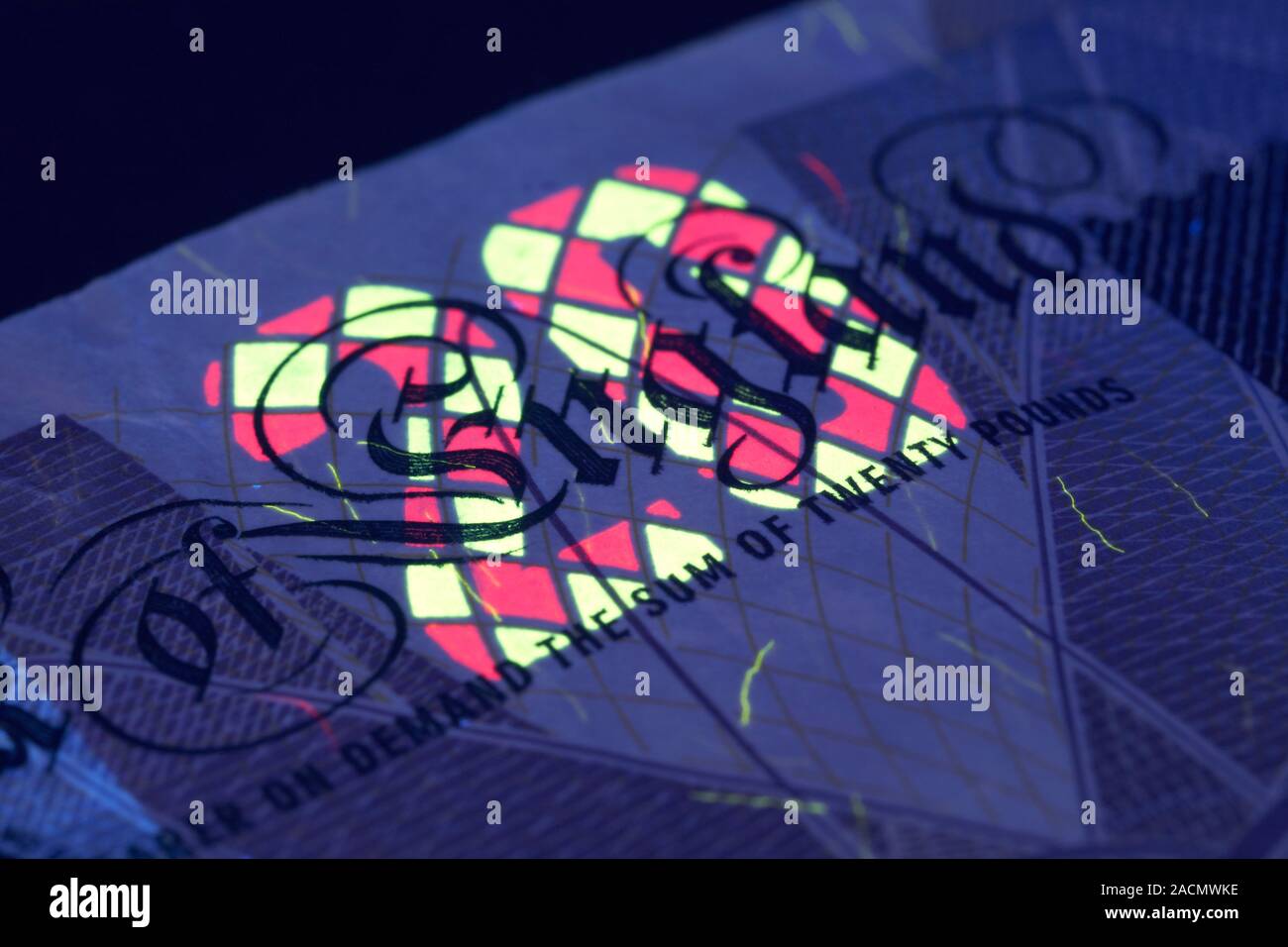 Banknote security, UV anti-counterfeit marker. Close-up of a UK twenty ...