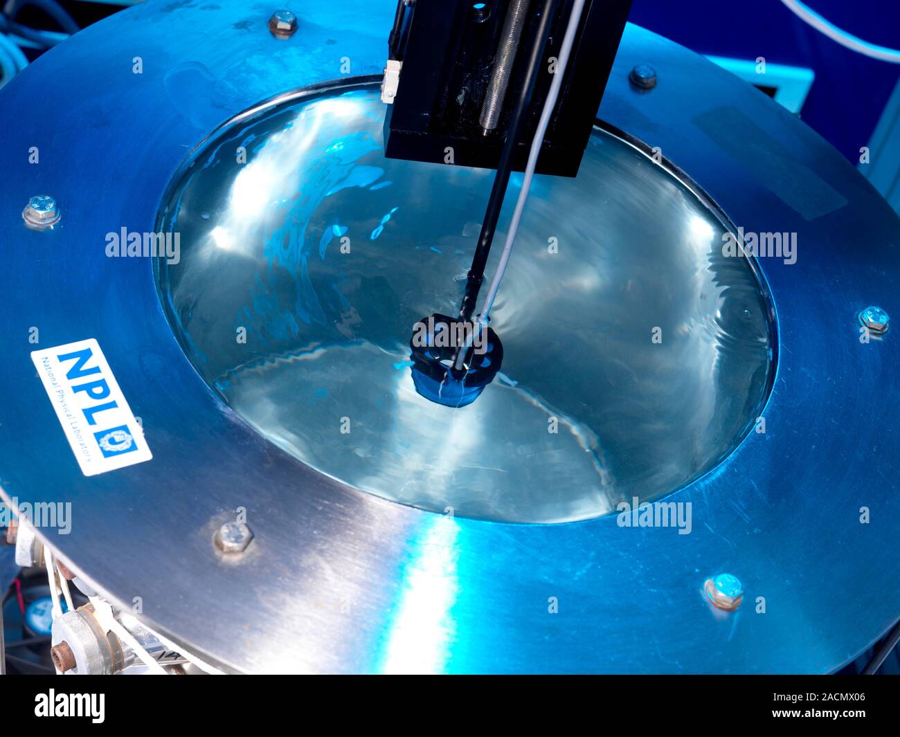 Multi-frequency cavitation vessel being used for a reference experiment ...
