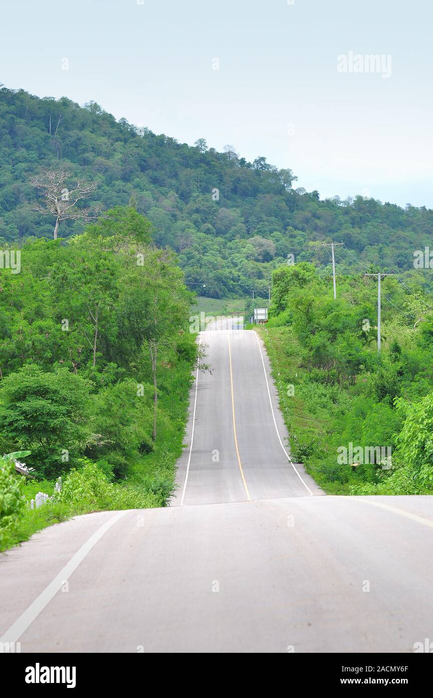 Road in landscape arable hi-res stock photography and images - Alamy