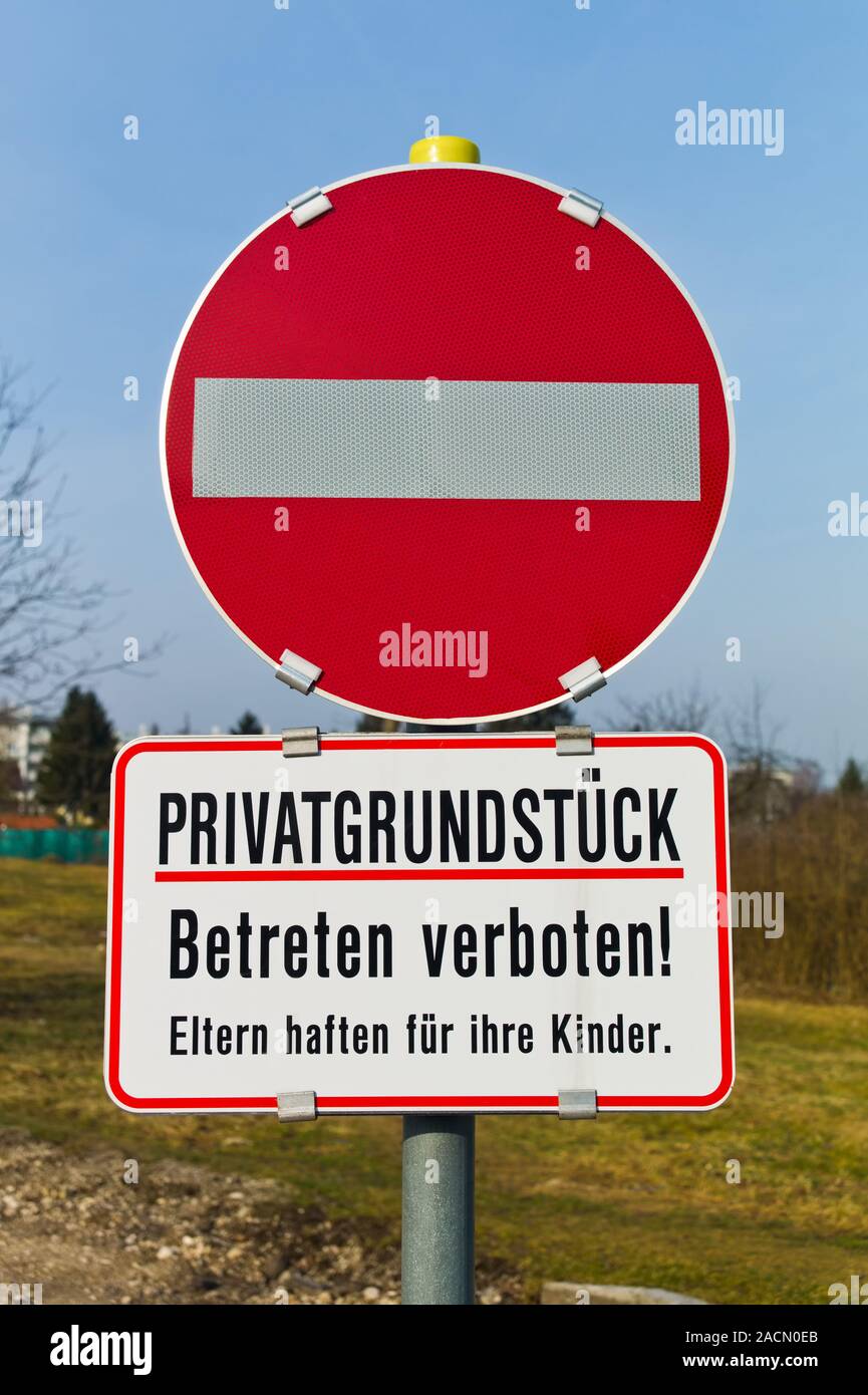 Enter private property forbidden Stock Photo - Alamy