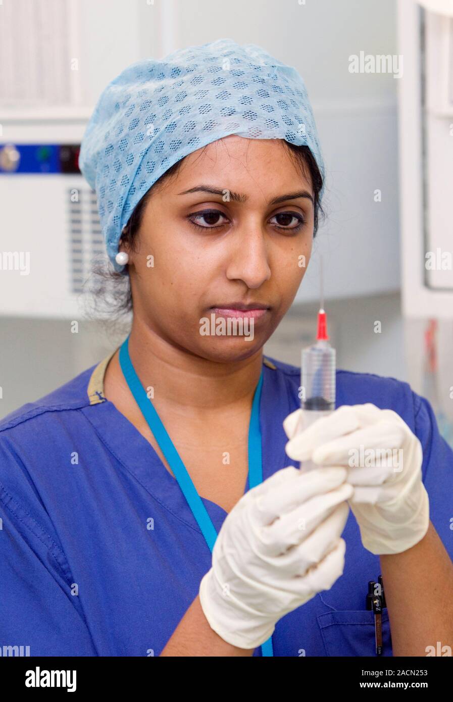 Surgical team member filling a syringe Stock Photo - Alamy