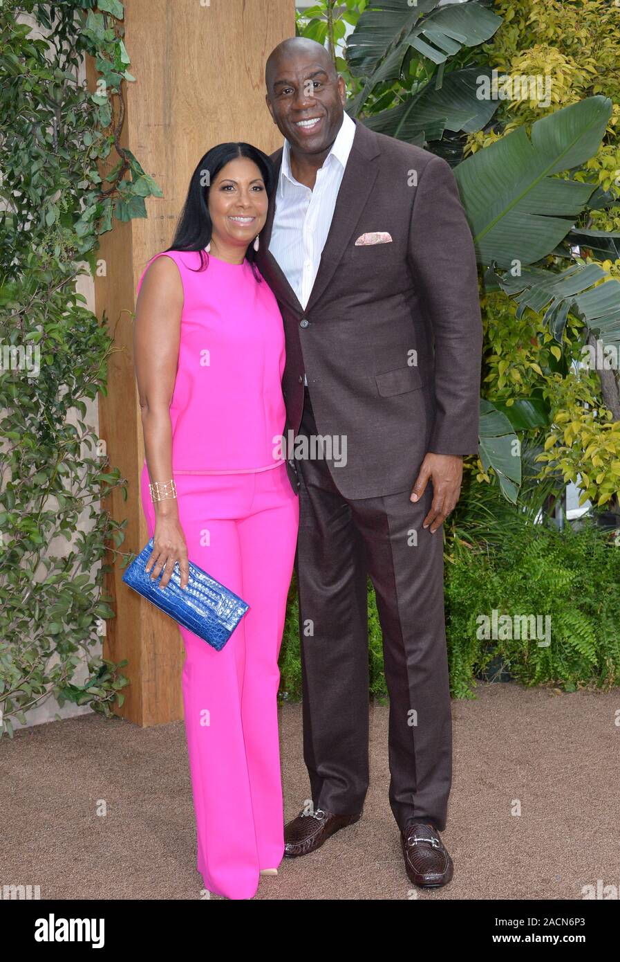 Magic johnson and wife cookie hi-res stock photography and images - Alamy