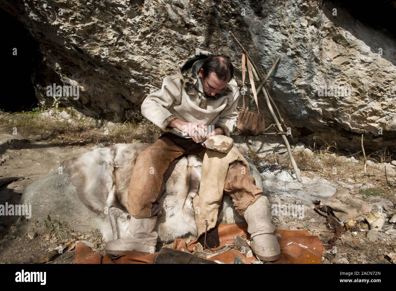 Flint carving, prehistoric reconstruction. Theories on the techniques ...
