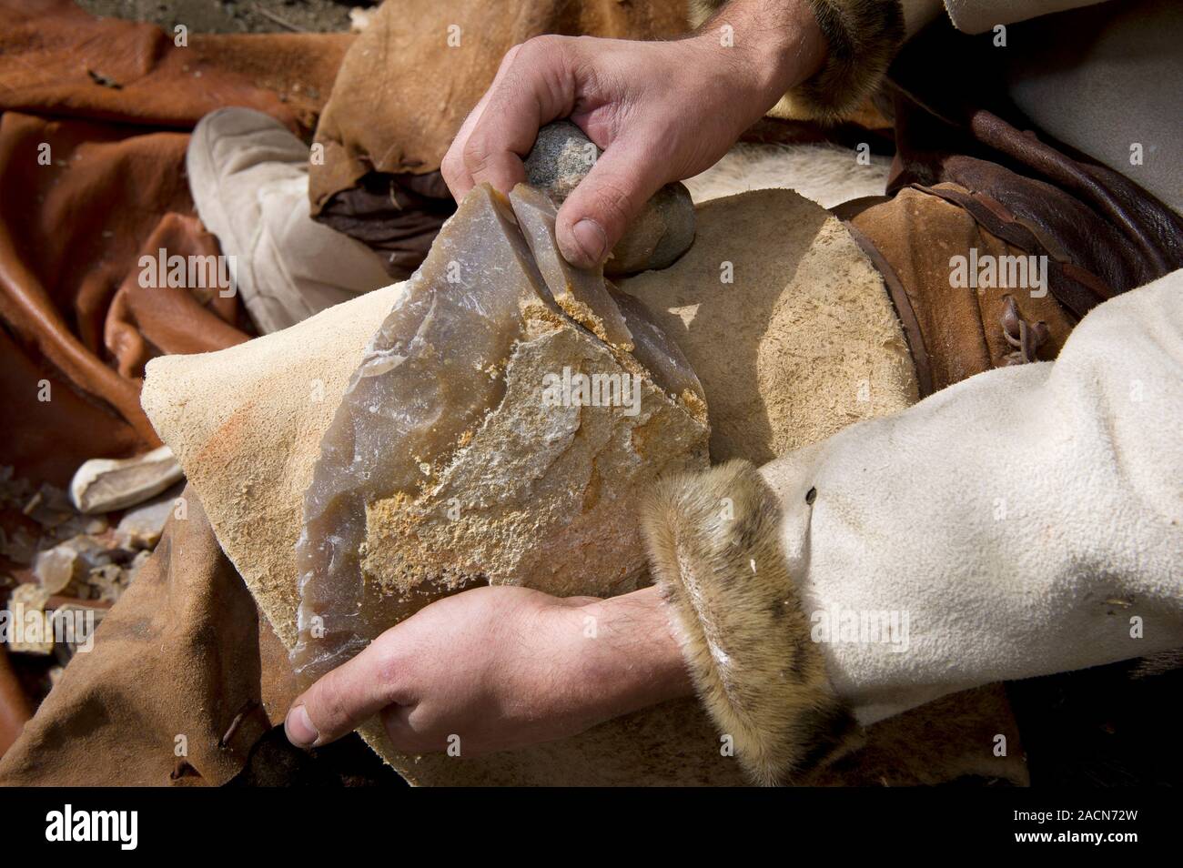 Flint carving, prehistoric reconstruction. Theories on the techniques ...