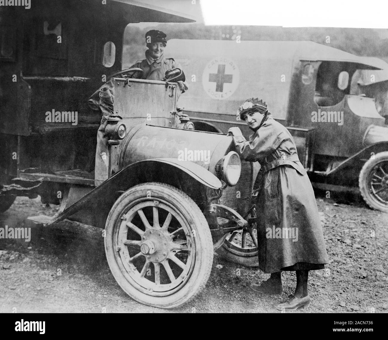 Red Cross ambulances, World War I. Nurses from the Voluntary Aid ...
