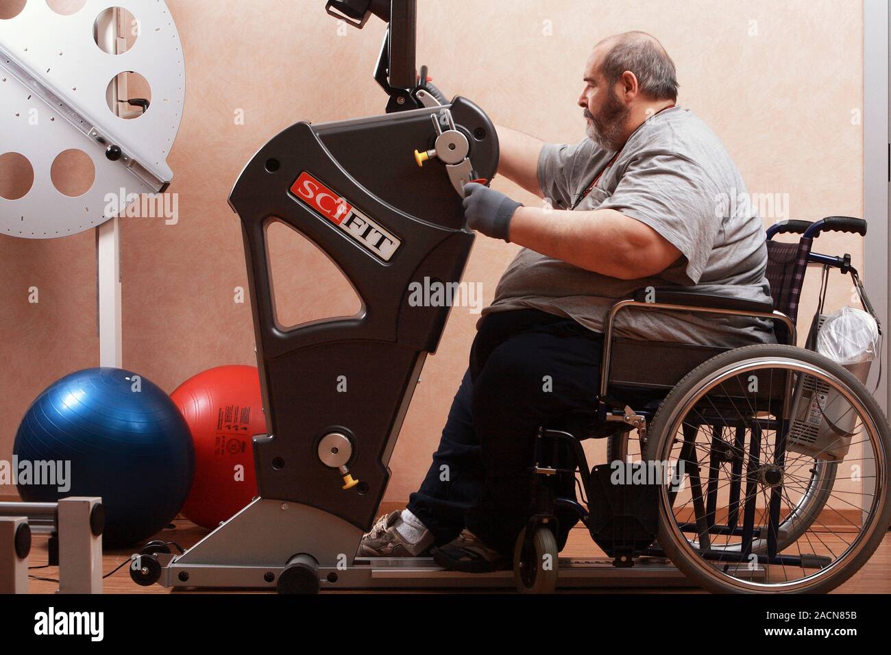 Obesity clinic. Male patient exercising Stock Photo - Alamy