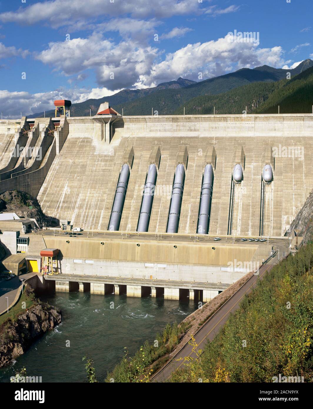 Revelstoke hydroelectric dam. Revelstoke Dam and its hydroelectric ...
