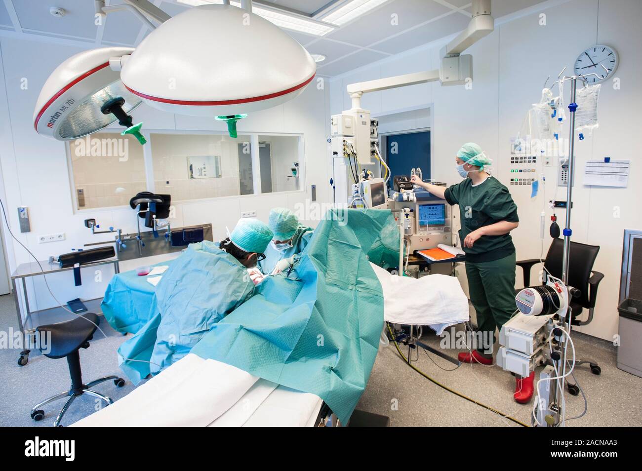 Operating theatre. Surgical team during an operation Stock Photo - Alamy
