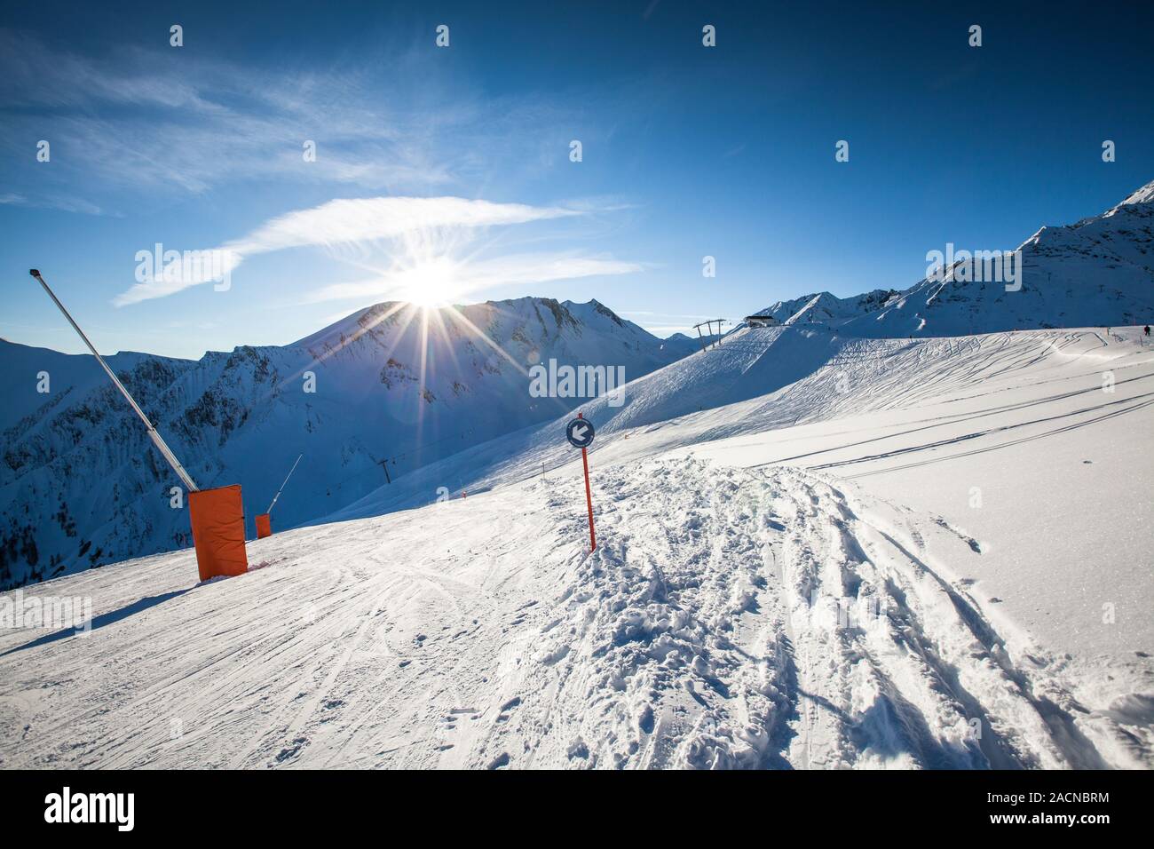 Slope skiing hi-res stock photography and images - Alamy