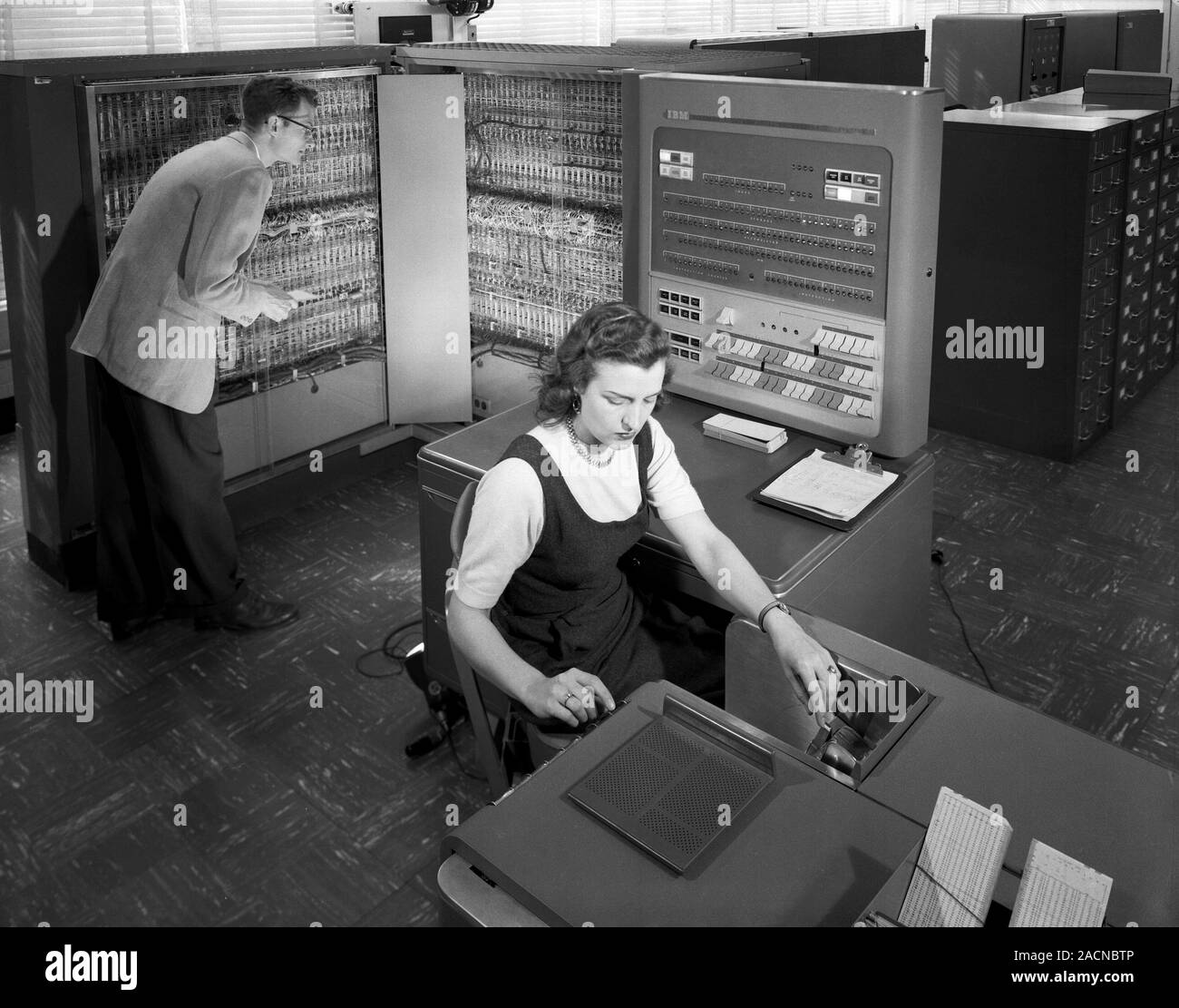 Early computers. People working with IBM type 704 electronic data ...