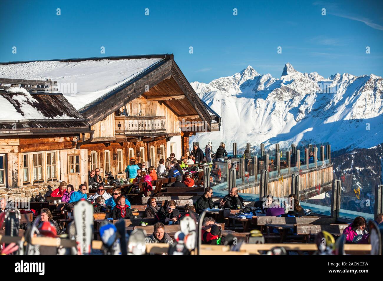 Relaxed holidaymakers hi-res stock photography and images - Alamy