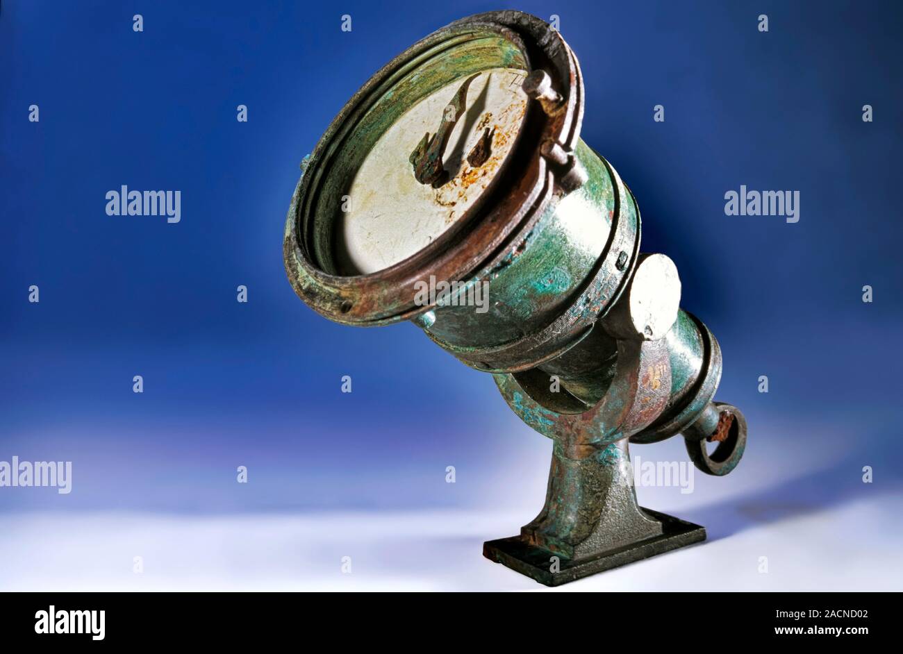 Pitometer log dial recovered from the RMS Titanic. Pitometer logs ...