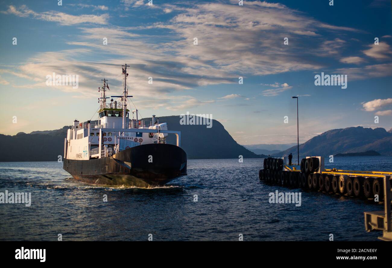 Harbor and ferry landing hi-res stock photography and images - Alamy