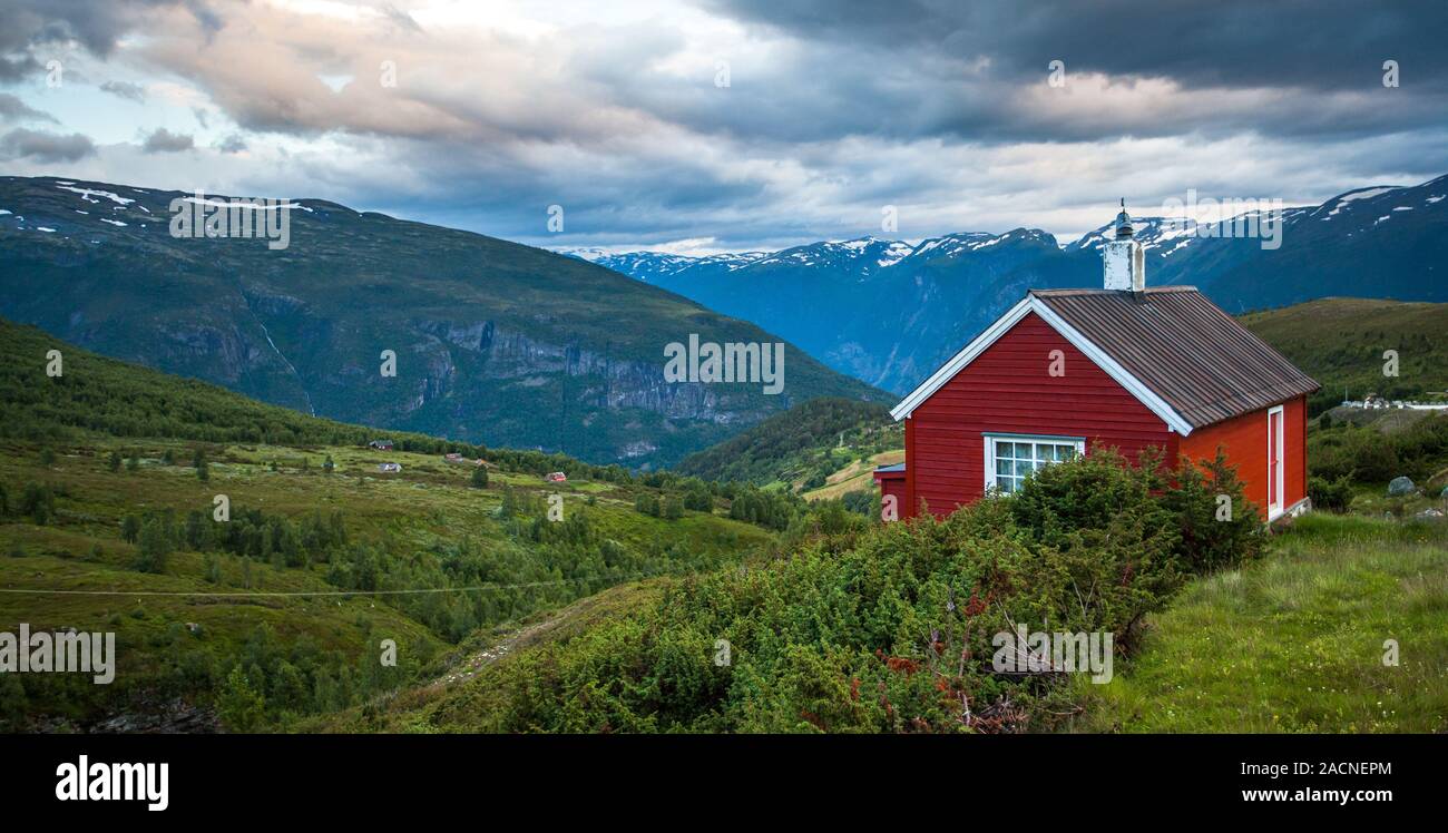 Red cottage hi-res stock photography and images - Alamy