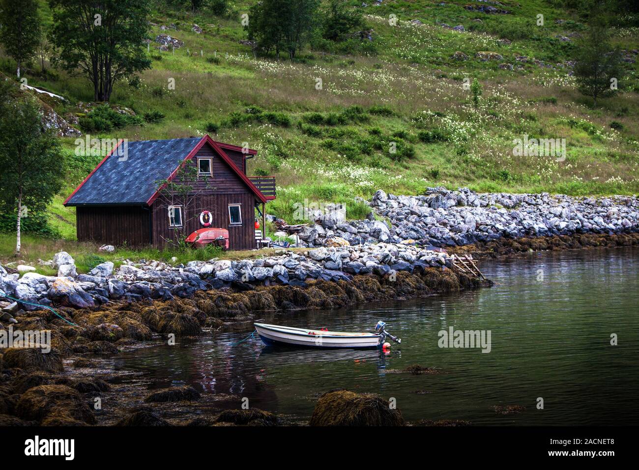 Little brown cottage hi-res stock photography and images - Alamy