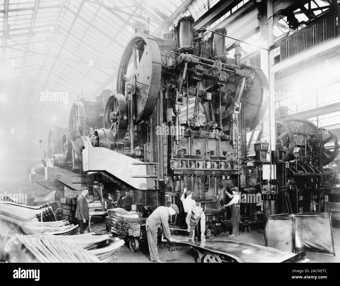 Dodge Brothers automobile factory. Workers operating machinery in the ...