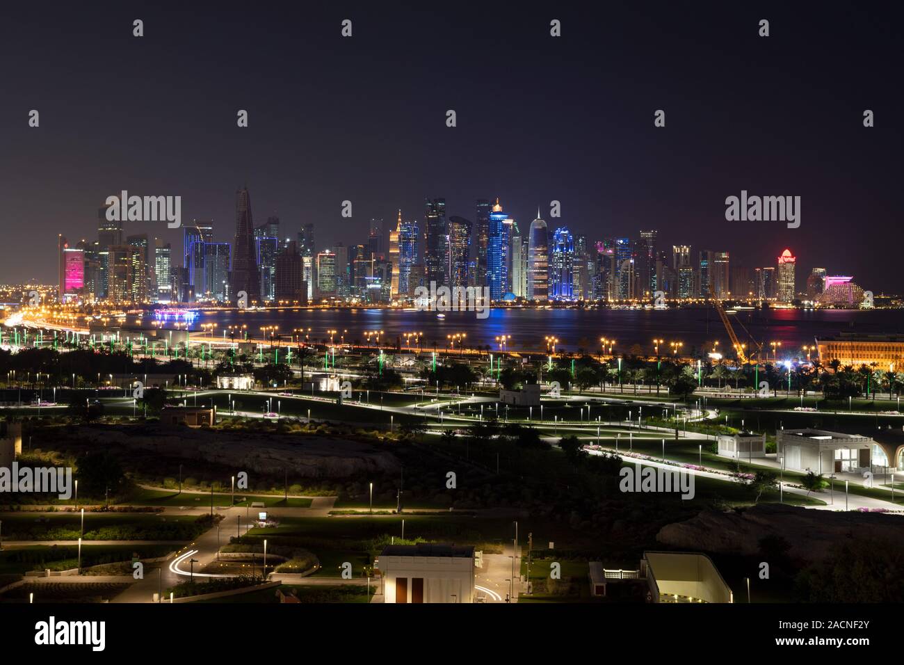 Doha sky hi-res stock photography and images - Alamy