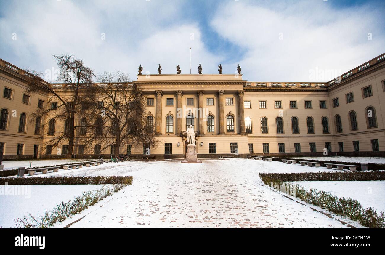 Classic university building hi-res stock photography and images - Alamy