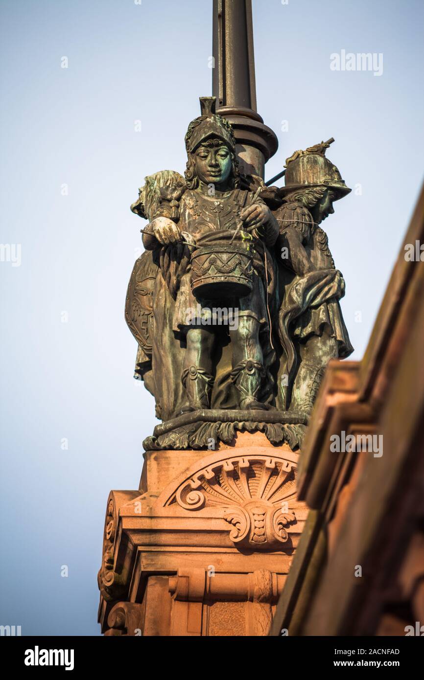 Historical military statue hi-res stock photography and images - Alamy