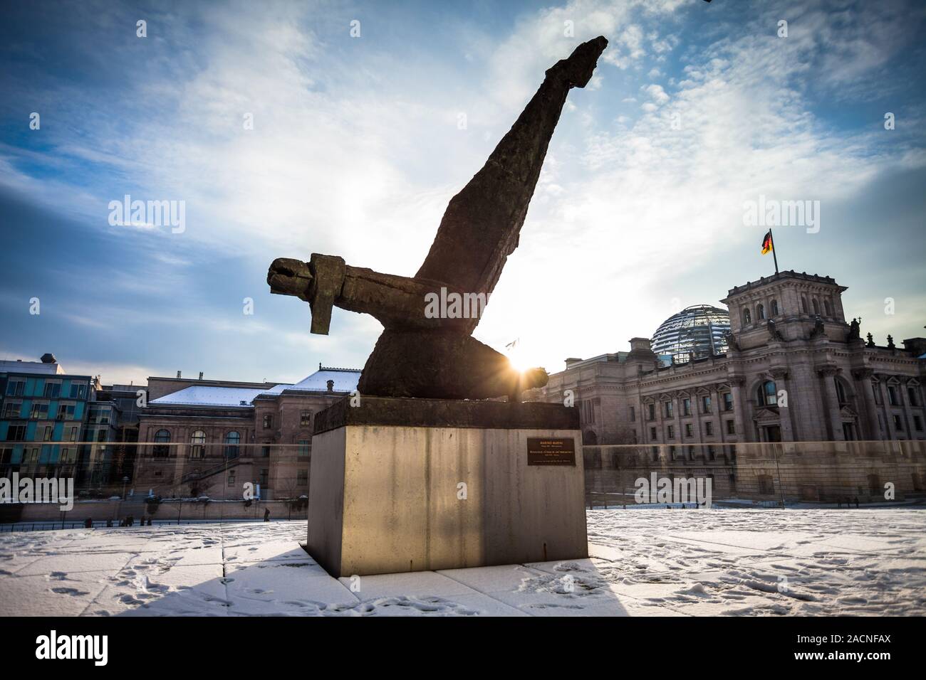 Rust sculpture hi-res stock photography and images - Alamy