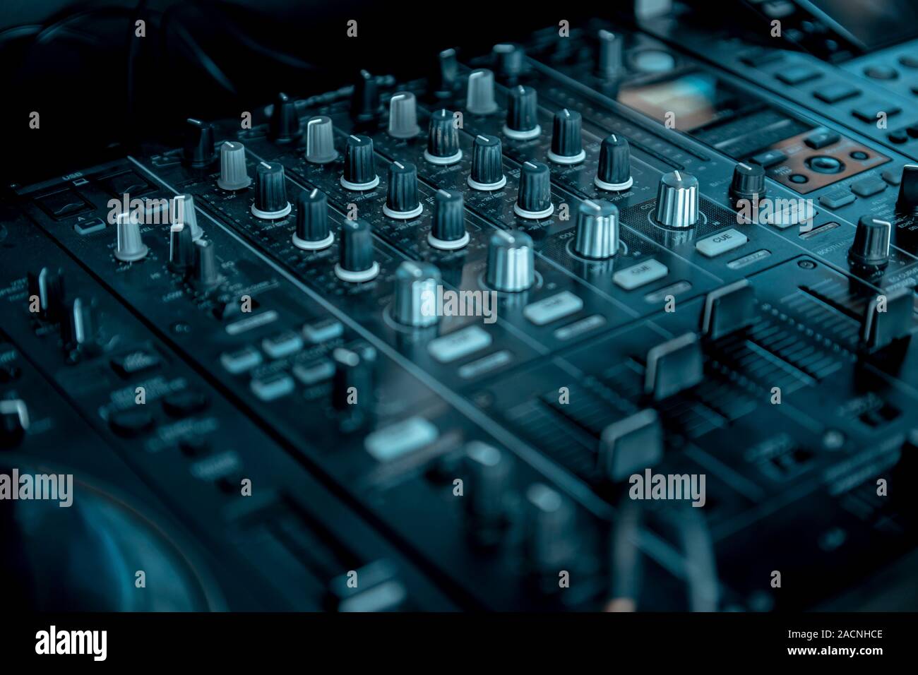 Dj music hi-res stock photography and images - Alamy