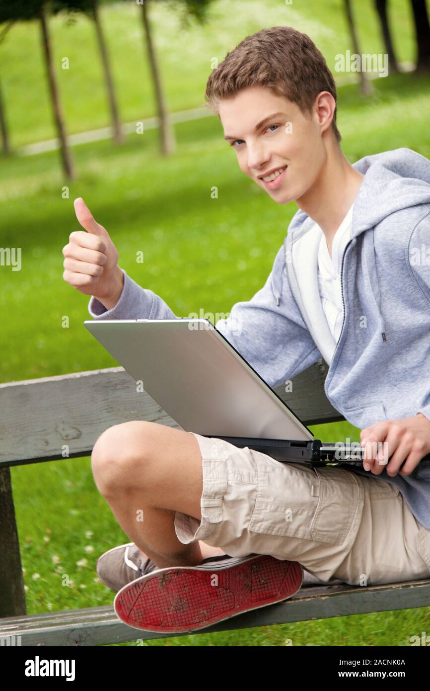 Outdoors teenager hi-res stock photography and images - Alamy