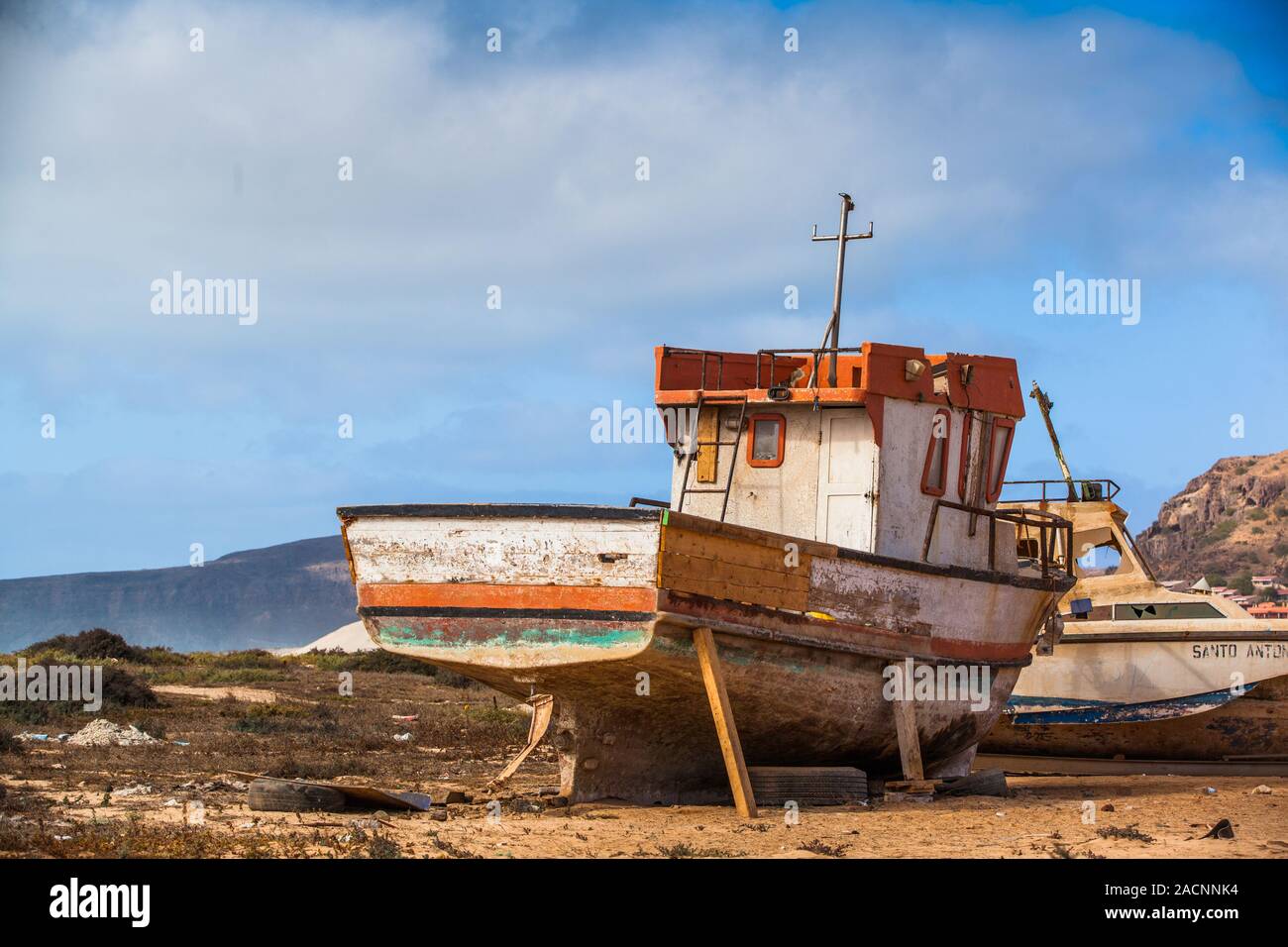 Beat up boat hi-res stock photography and images - Alamy
