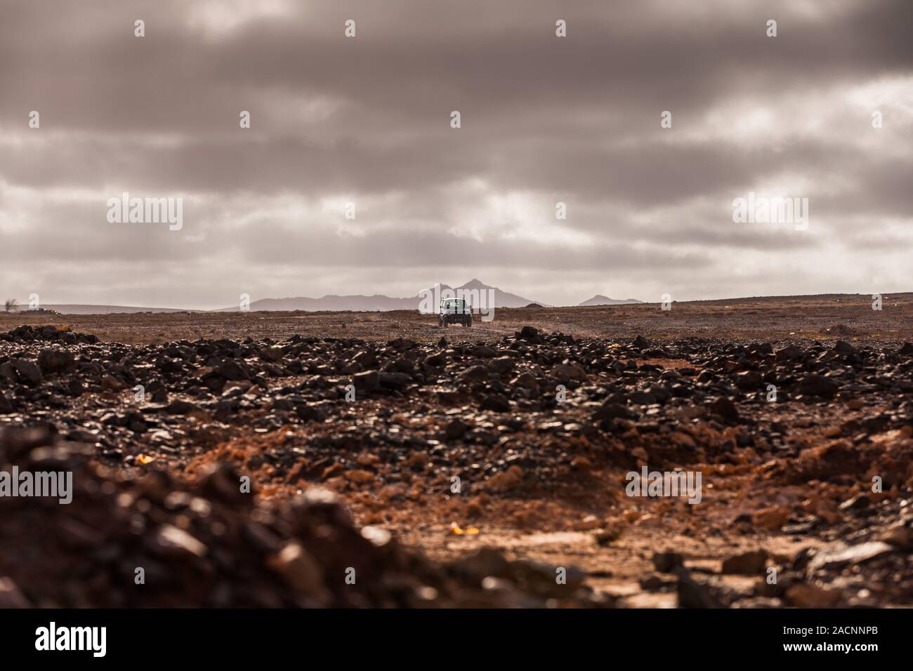 Rubble desert hi-res stock photography and images - Alamy