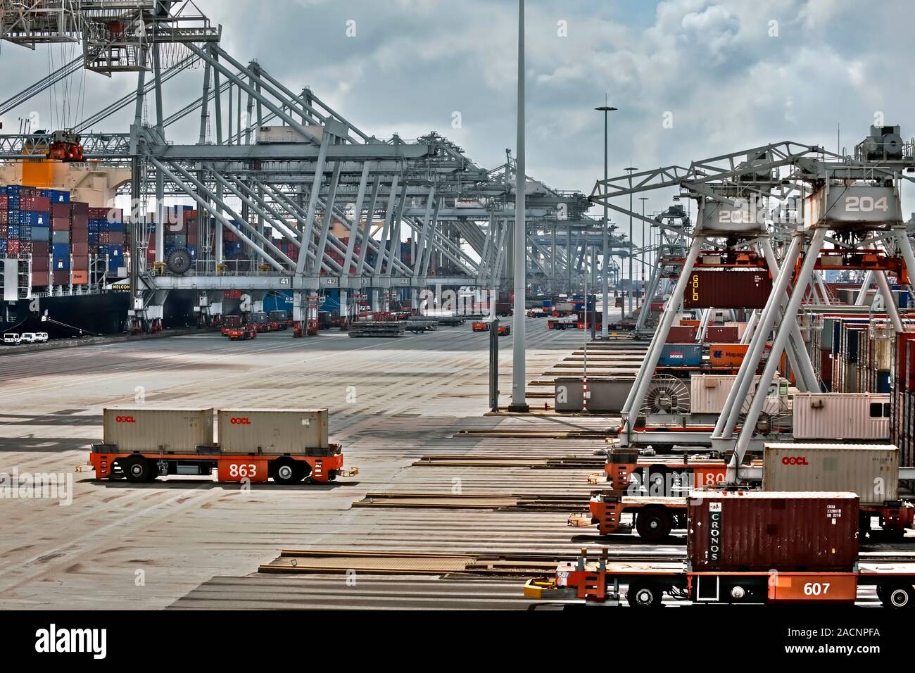 Port of Le Rotterdam. Europe Container Terminal system at the Port of ...