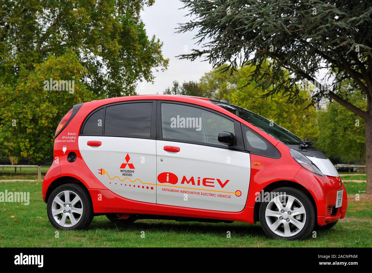 Electric car. Exterior of the Mitsubishi i-MiEV electric car Stock Photo - Alamy