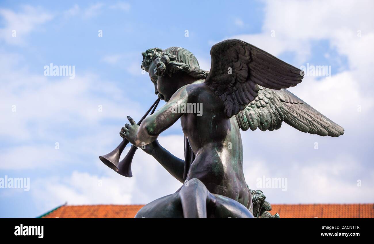 Angel statue with trumpet hi-res stock photography and images - Alamy