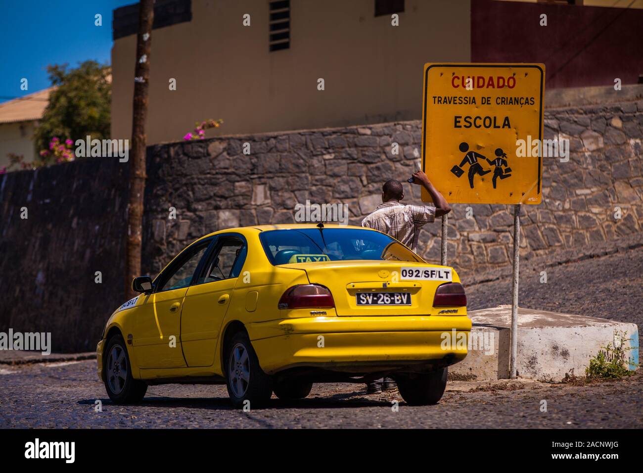 Yellow taxi rear view hi-res stock photography and images - Alamy