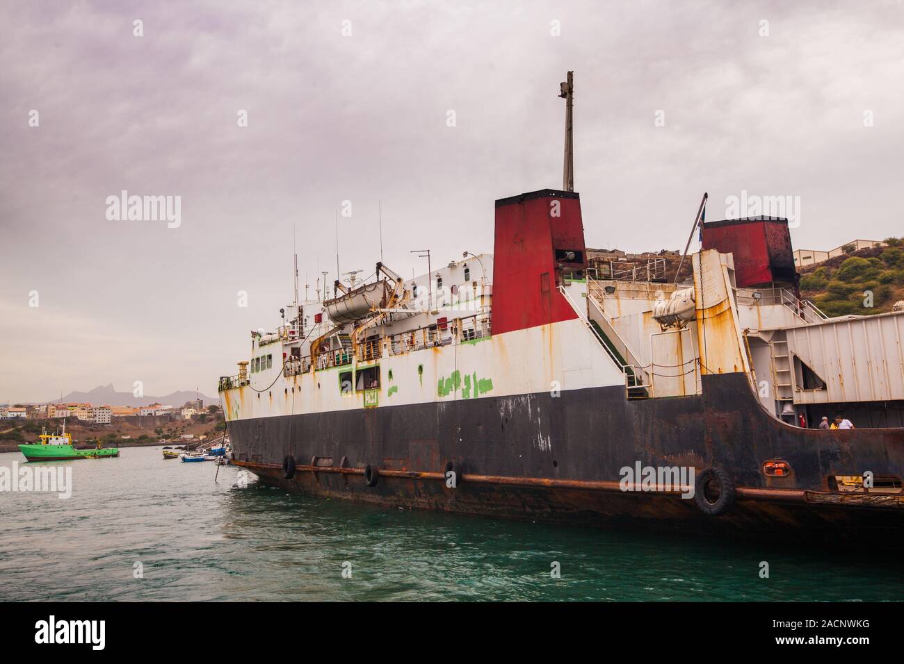 Ferry verde hi-res stock photography and images - Alamy