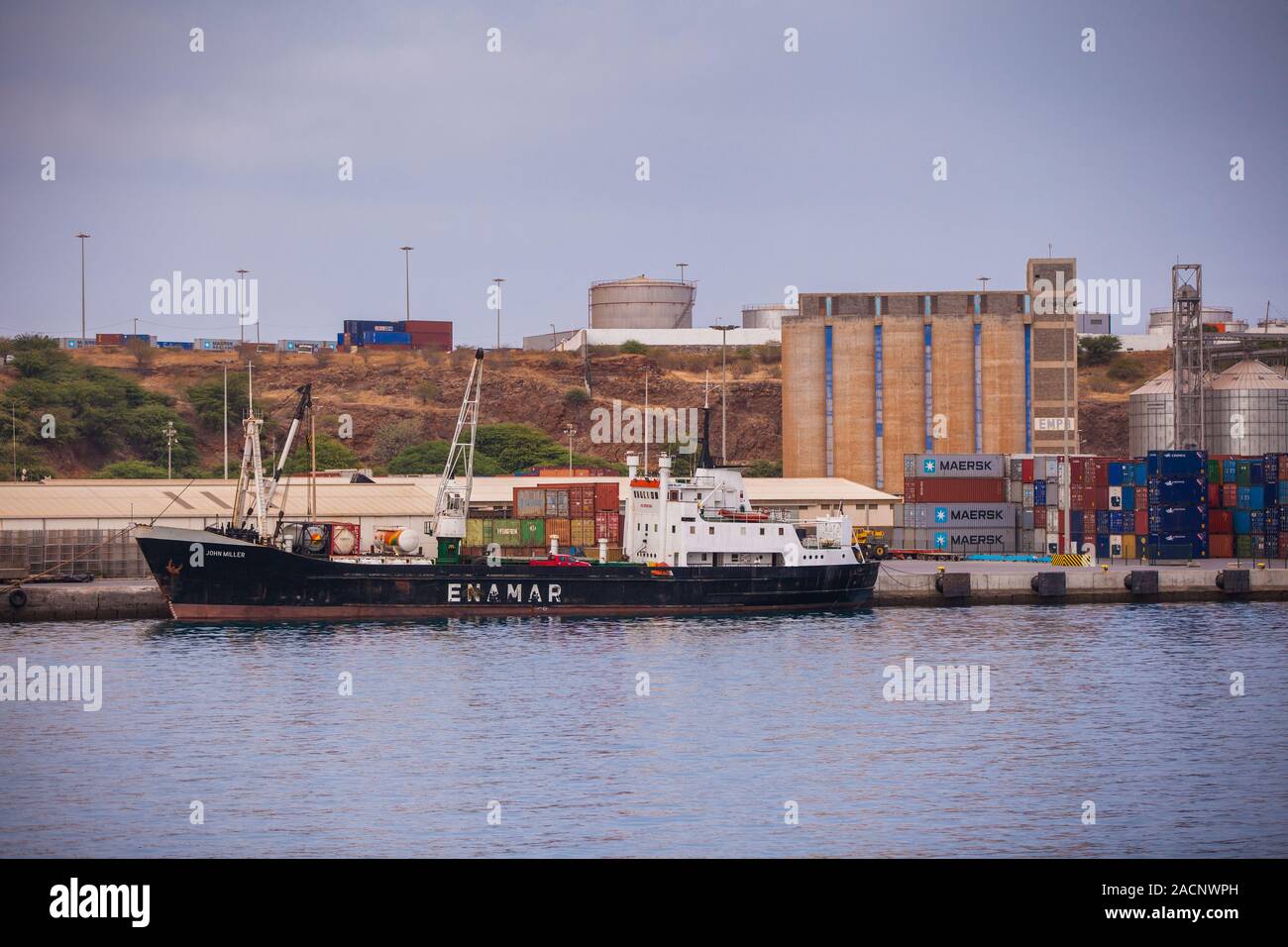 Black ship hi-res stock photography and images - Alamy
