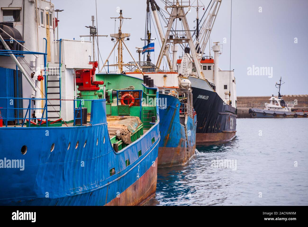 Ferry verde hi-res stock photography and images - Alamy